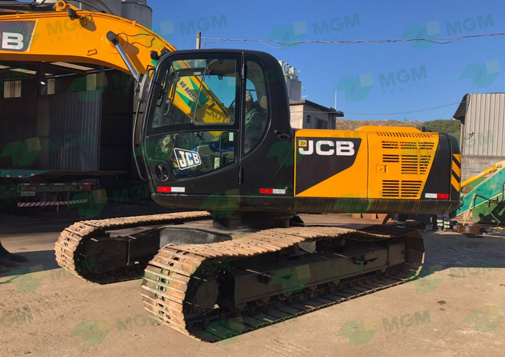 ESCAVADEIRA HIDRAÚLICA 20 TON JCB JS 200 LC - MGM Rental